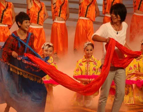 游鸿明入行以来大突破 拜师“丫蛋”学二人转_CCTV.com_中国中央电视台